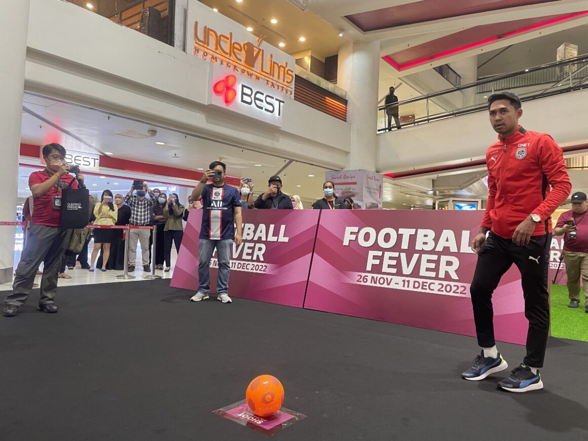 Subang Parade Celebrates Football Fever